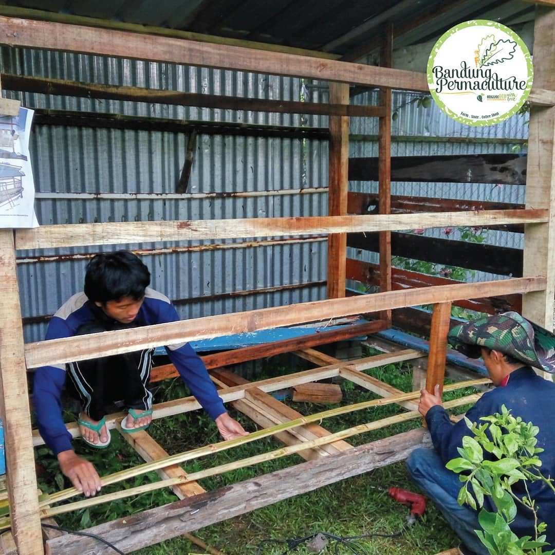 Membuat Kandang Kambing dan Domba Dari Barang Bekas Sebagai Metode ...