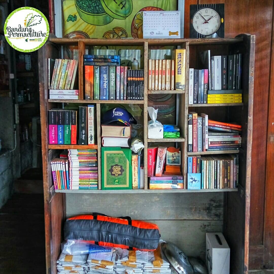 Punya Partisi Kayu? UPCYCLE IT INTO BOOKCASE Sebagai Metode Pengolahan ...