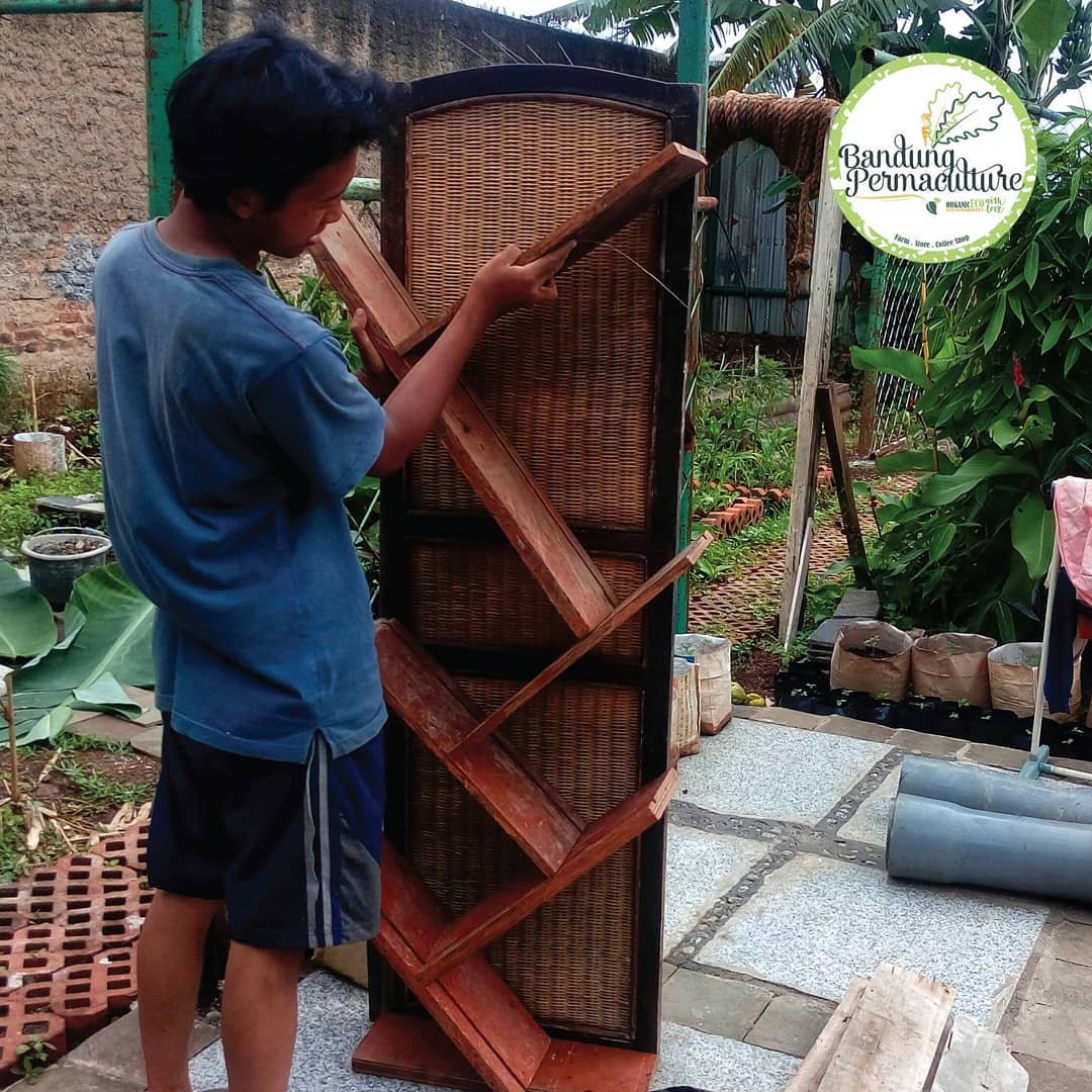 Punya Partisi Kayu? UPCYCLE IT INTO BOOKCASE Sebagai Metode Pengolahan ...